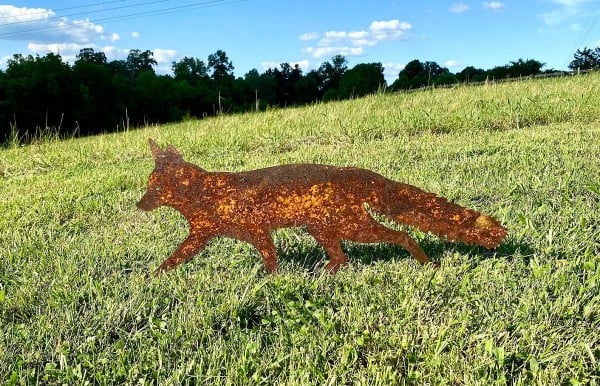 Sneaky Rustic Metal Fox Garden Decoration with Stakes – lionclay