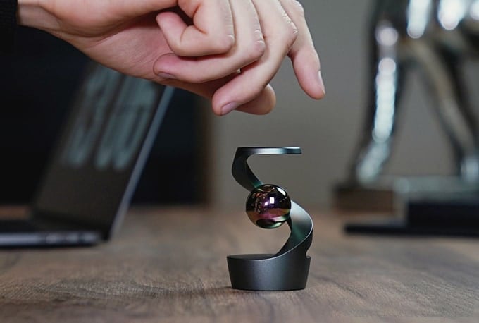 Gravity Defying Kinetic Desk Toy – lionclay