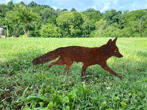 Sneaky Rustic Metal Fox Garden Decoration with Stakes – lionclay